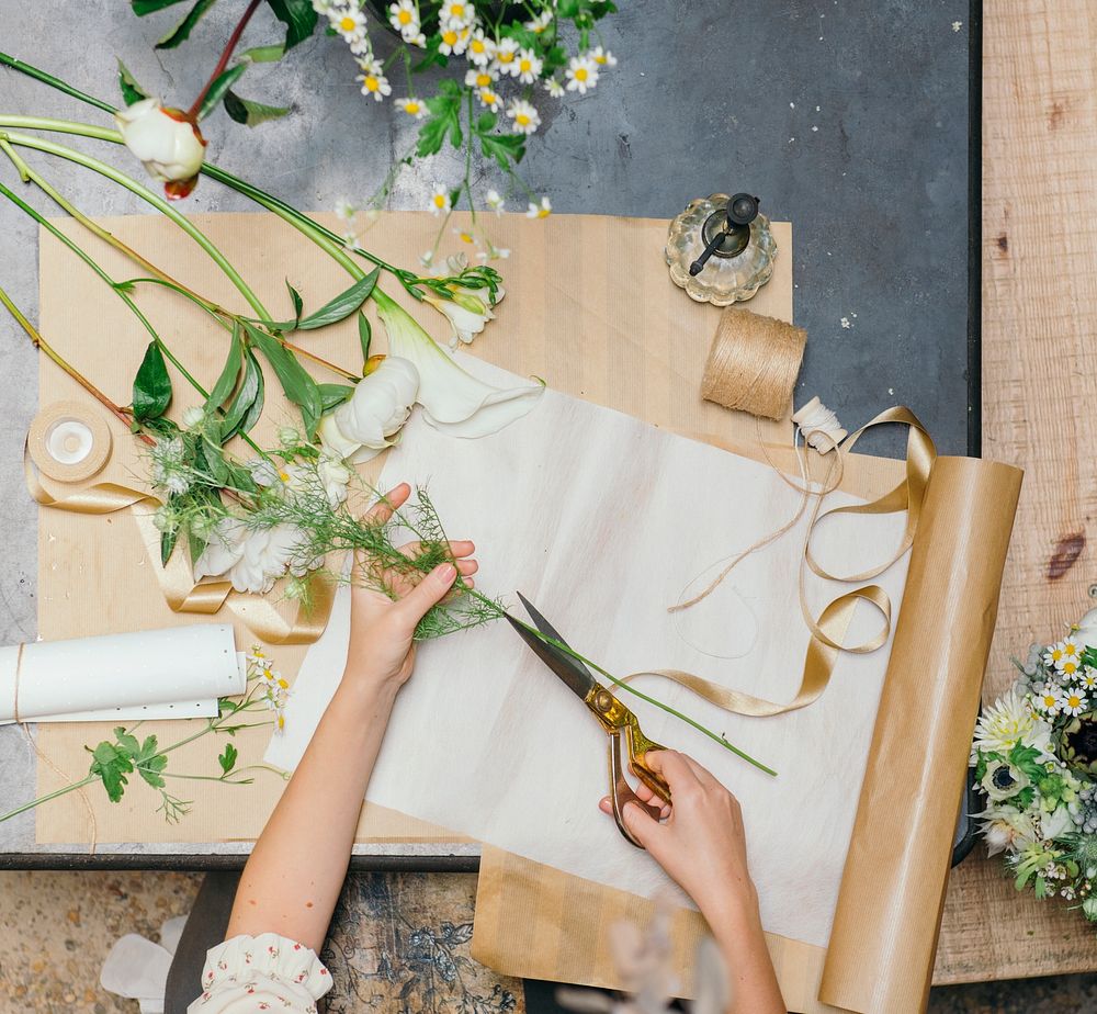Woman making a flower bouquet | Premium Photo - rawpixel