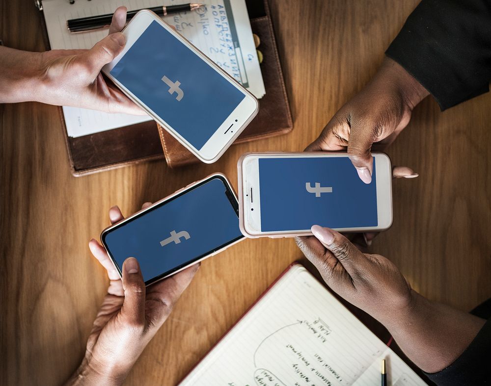 Group people using Facebook application | Free Photo - rawpixel