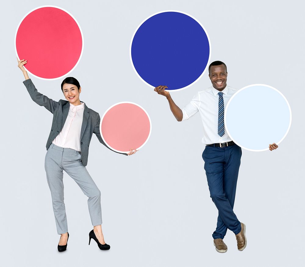 Business people holding blank round | Free Photo - rawpixel