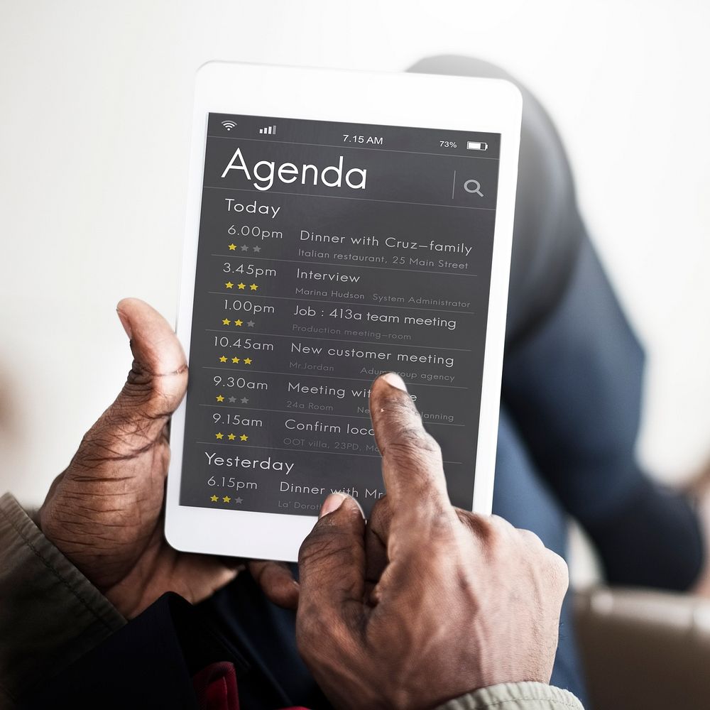 Business people checking appointment personal | Free Photo - rawpixel