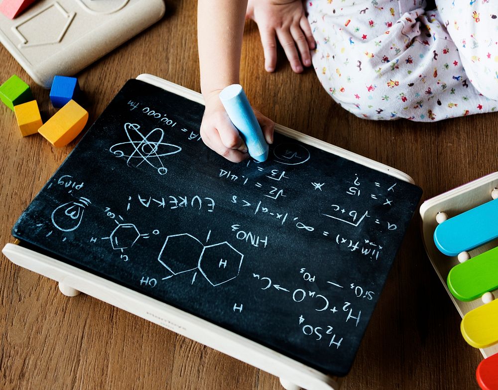 Little Girl Child Development Knowledge | Free Photo - rawpixel