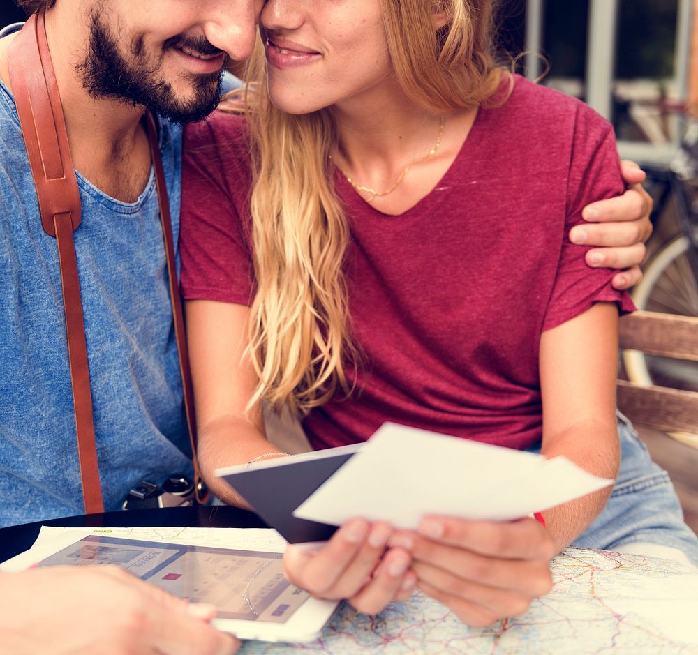 Couple traveling together wanderlust trip | Premium Photo - rawpixel