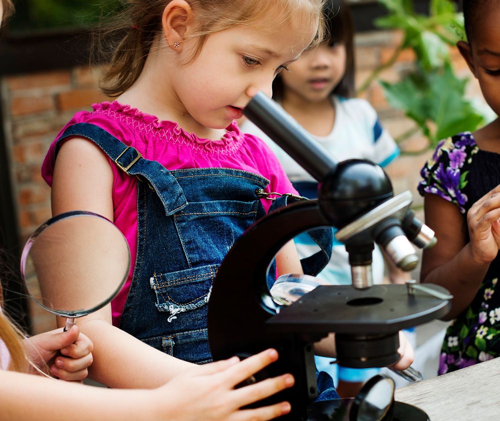 Group of children learning science | Free Photo - rawpixel