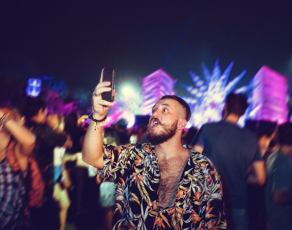 Man Using Mobile Capture Shoot | Photo - rawpixel