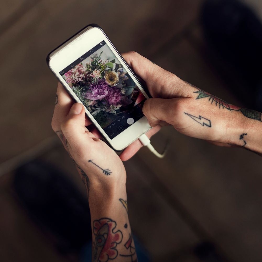 Hand Holding Mobile Phone Snap | Premium Photo - rawpixel