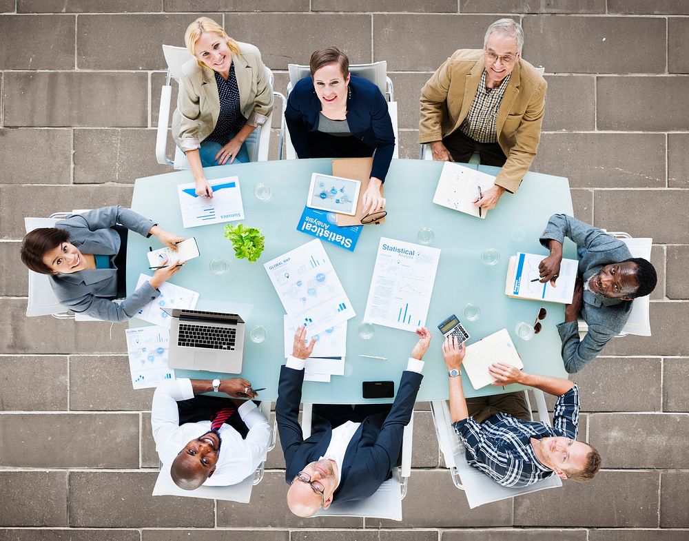 Business Team Discussion Meeting Analysing | Premium Photo - rawpixel