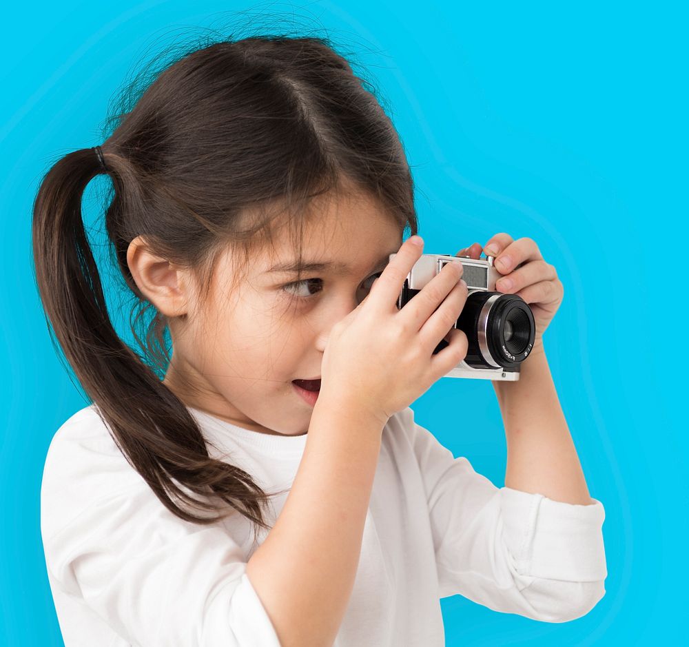 Little Girl Hands Hold Camera | Premium Photo - rawpixel