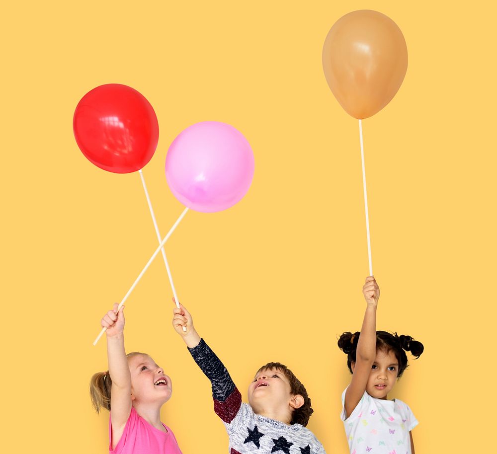 Little Children Playing Balloon Fun | Premium Photo - rawpixel