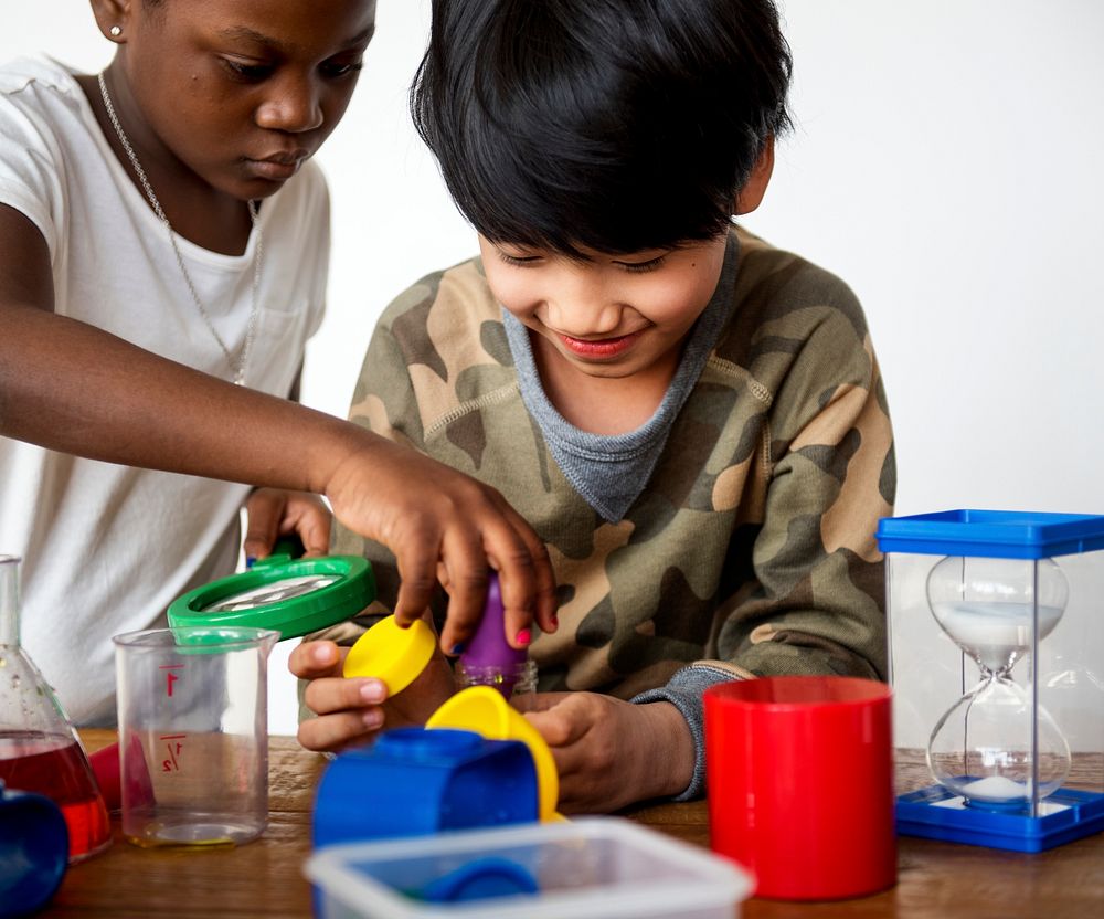 Students conducting scientific experiment | Free Photo - rawpixel