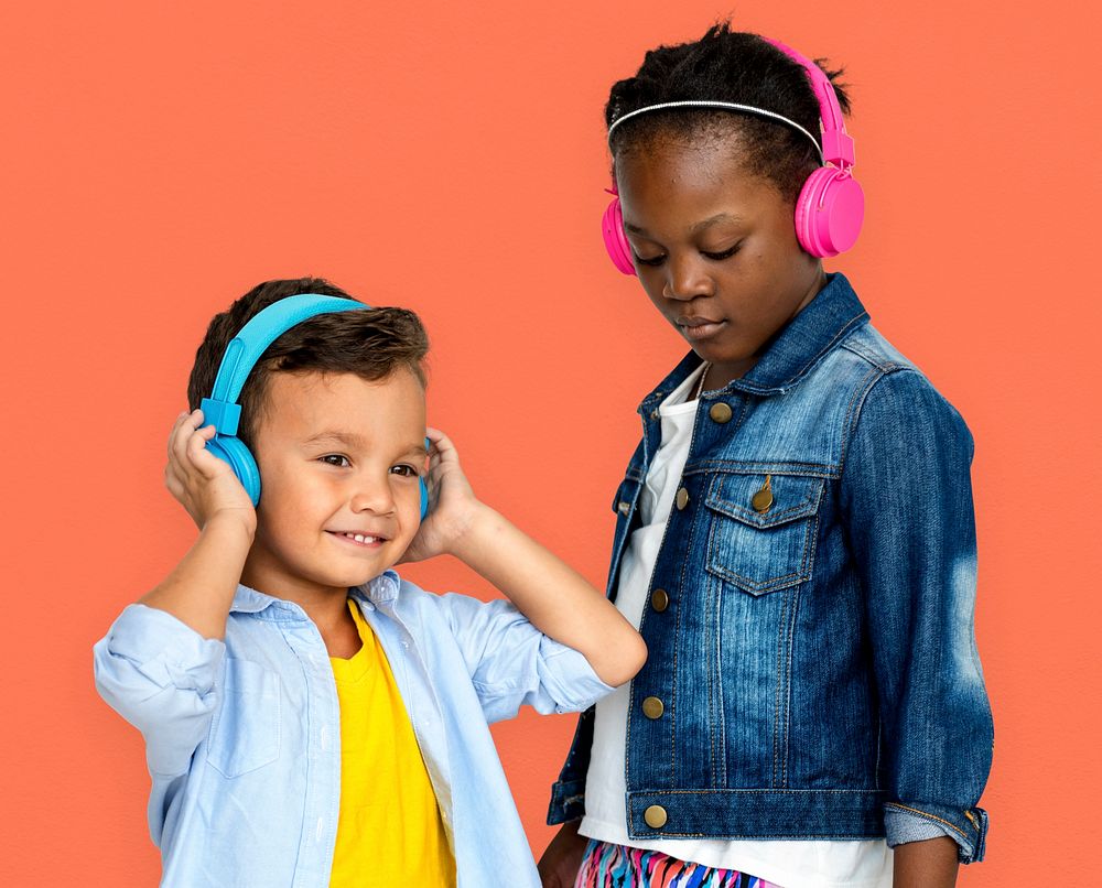 Kids enjoying listening music headphones | Premium Photo - rawpixel