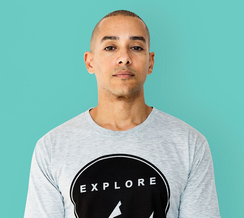 Skinhead man wearing t-shirt studio | Premium Photo - rawpixel