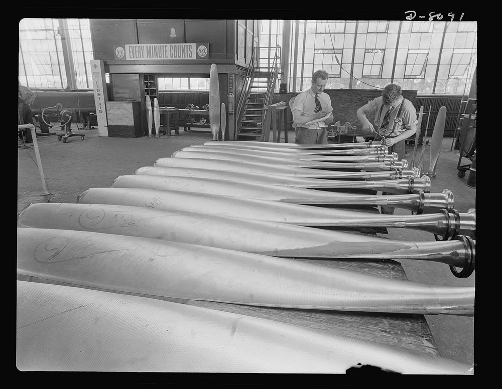 Production. Airplane propellers. New Hamilton | Free Photo - rawpixel