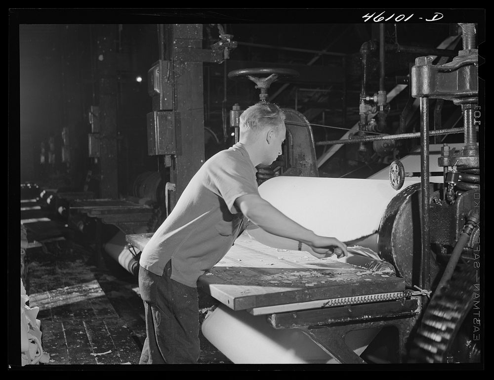 Pulling paper pulp rollers Mississquoi | Free Photo - rawpixel
