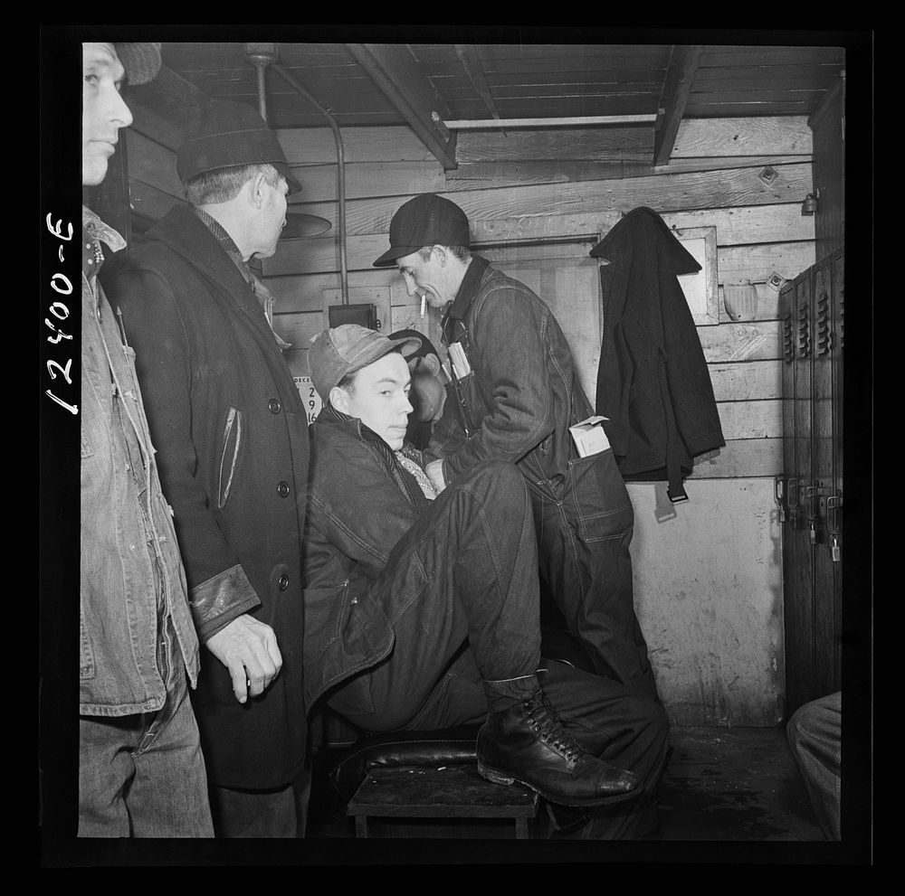 Chicago, Illinois. Switchmen resting few | Free Photo - rawpixel