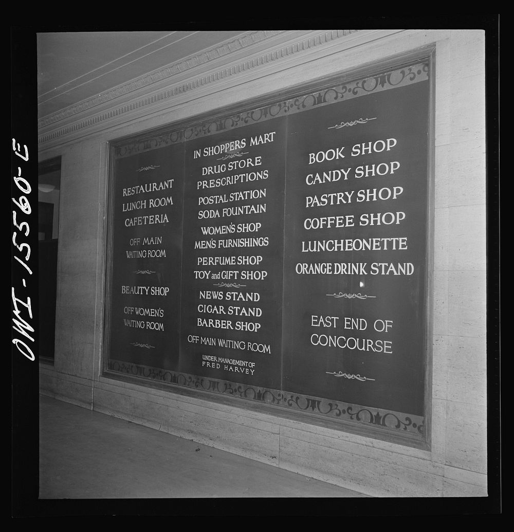 Chicago, Illinois. Sign hallway gives | Free Photo - rawpixel