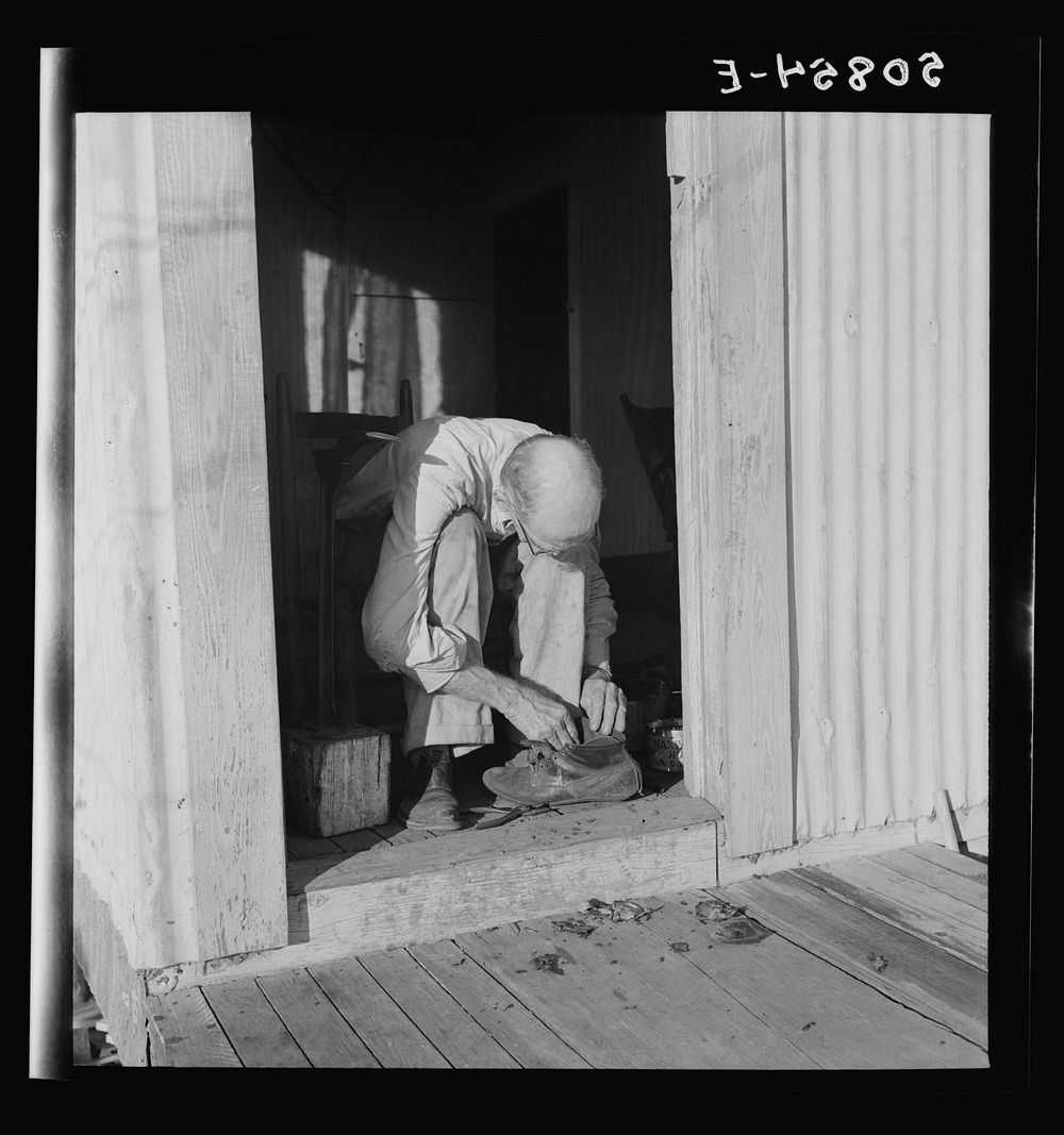 Old cobbler. Moore Haven, Florida | Free Photo - rawpixel