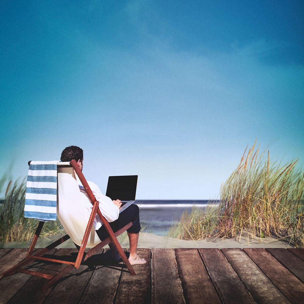 Businessman working from a beach | Premium Photo - rawpixel