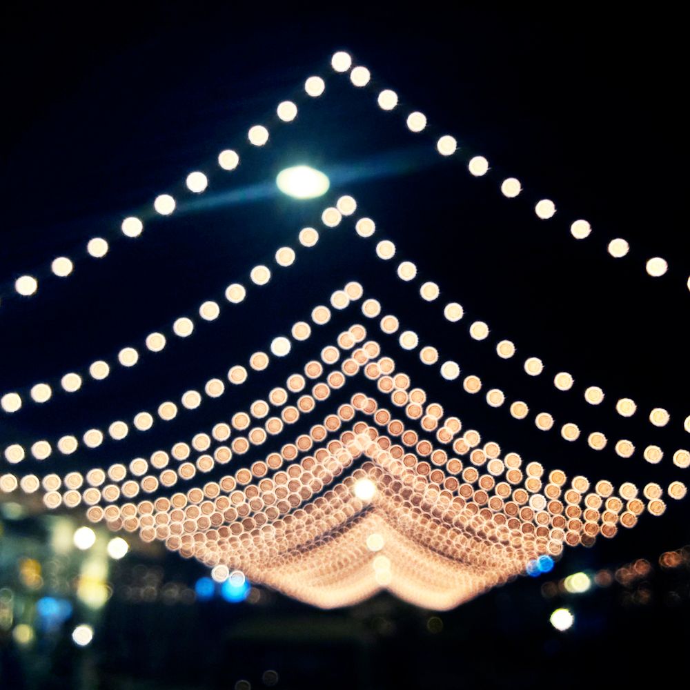 Blurred light bulbs | Free Photo - rawpixel