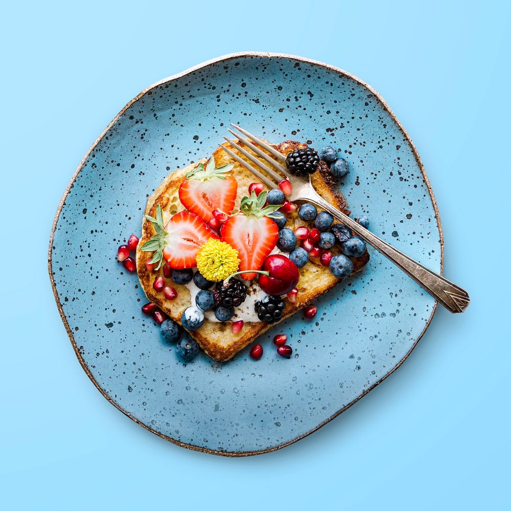 Fruit toast on a plate, | Free PSD - rawpixel